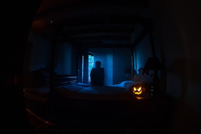 9 Terrifying Ghost Stories On Reddit That You Should Probably Read With ...