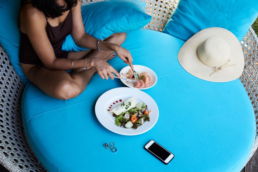 7 Clever Pool Pics To Take For Instagram That'll Glow On Your Gorgeous Feed