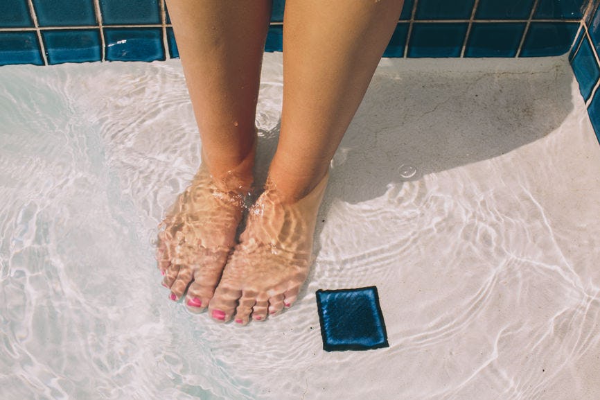 7 Clever Pool Pics To Take For Instagram That'll Glow On Your Gorgeous Feed