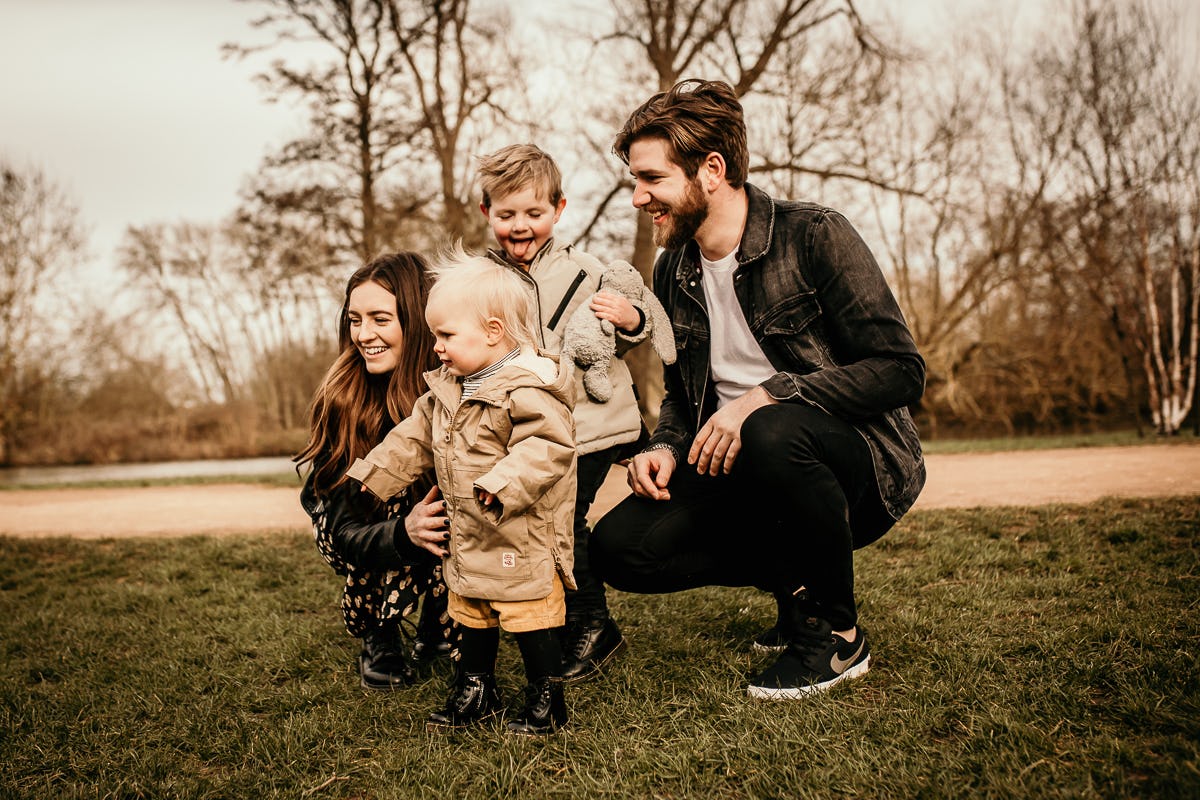 21 Engagement Photos With Kids, That Prove More Is More