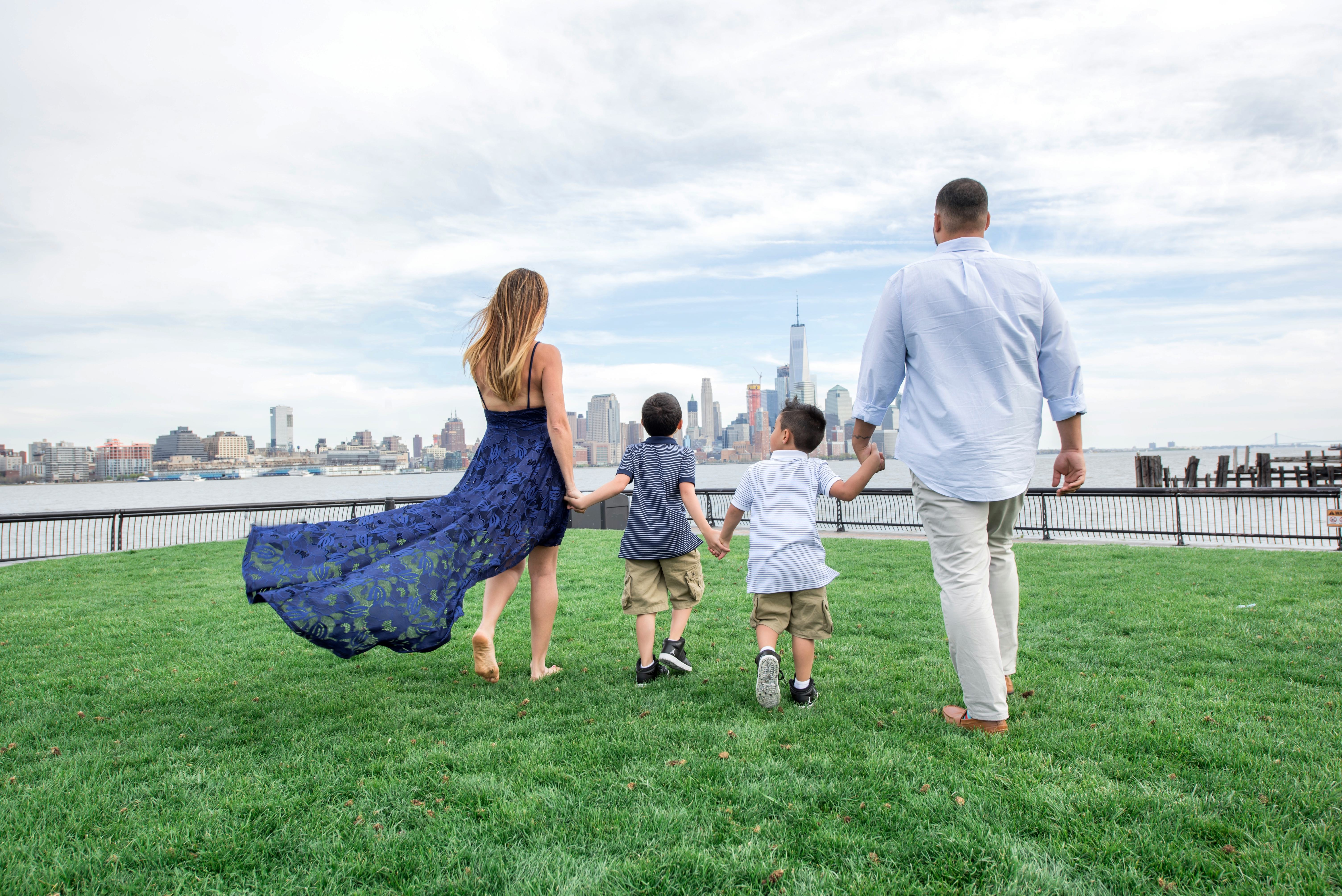 21 Engagement Photos With Kids, That Prove More Is More