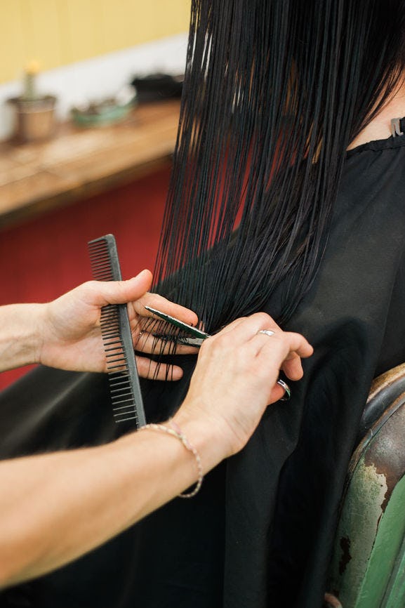 Here's How To Tell When You Need A Haircut ASAP, According To Hairstylists