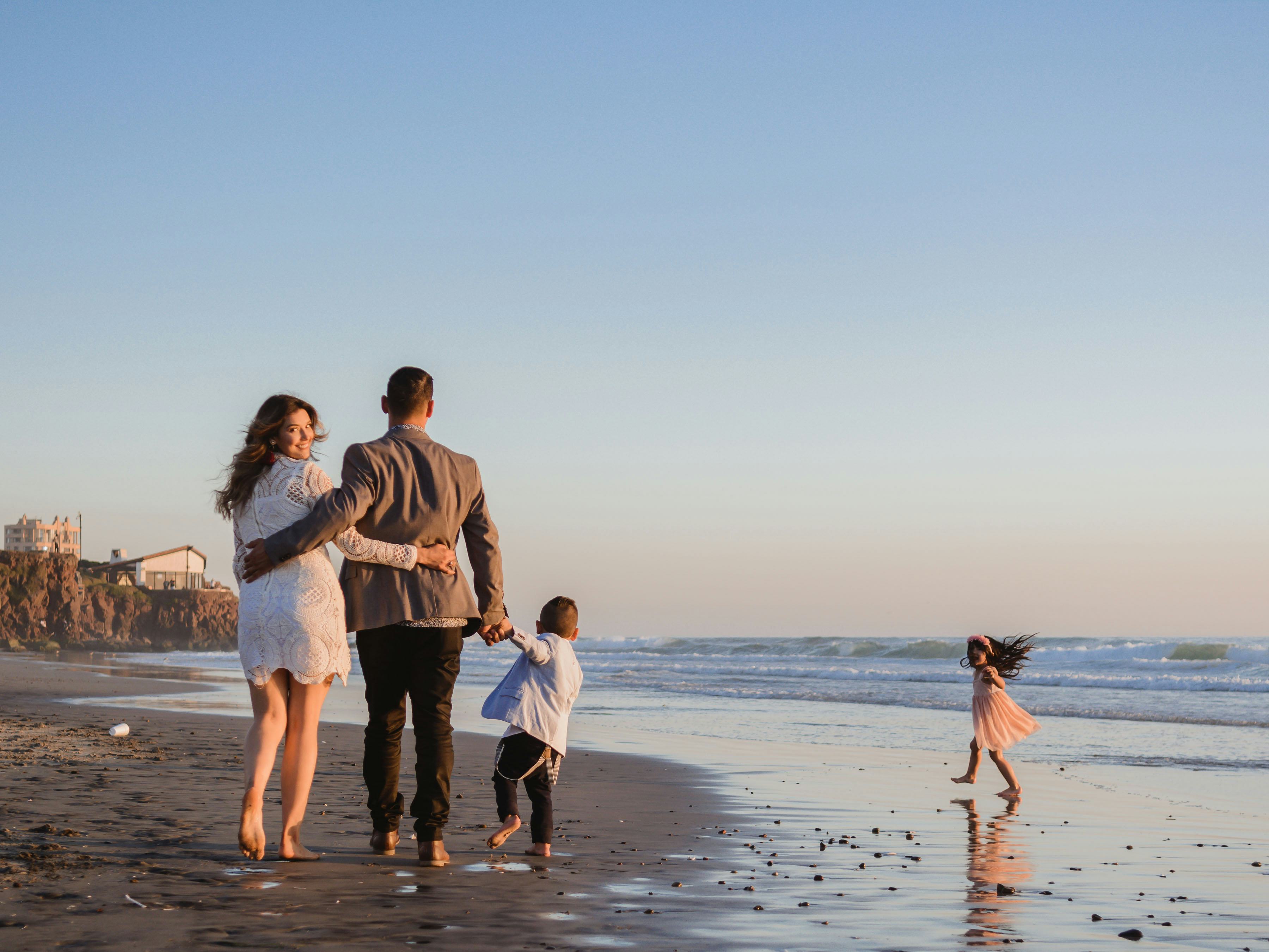 21 Engagement Photos With Kids, That Prove More Is More