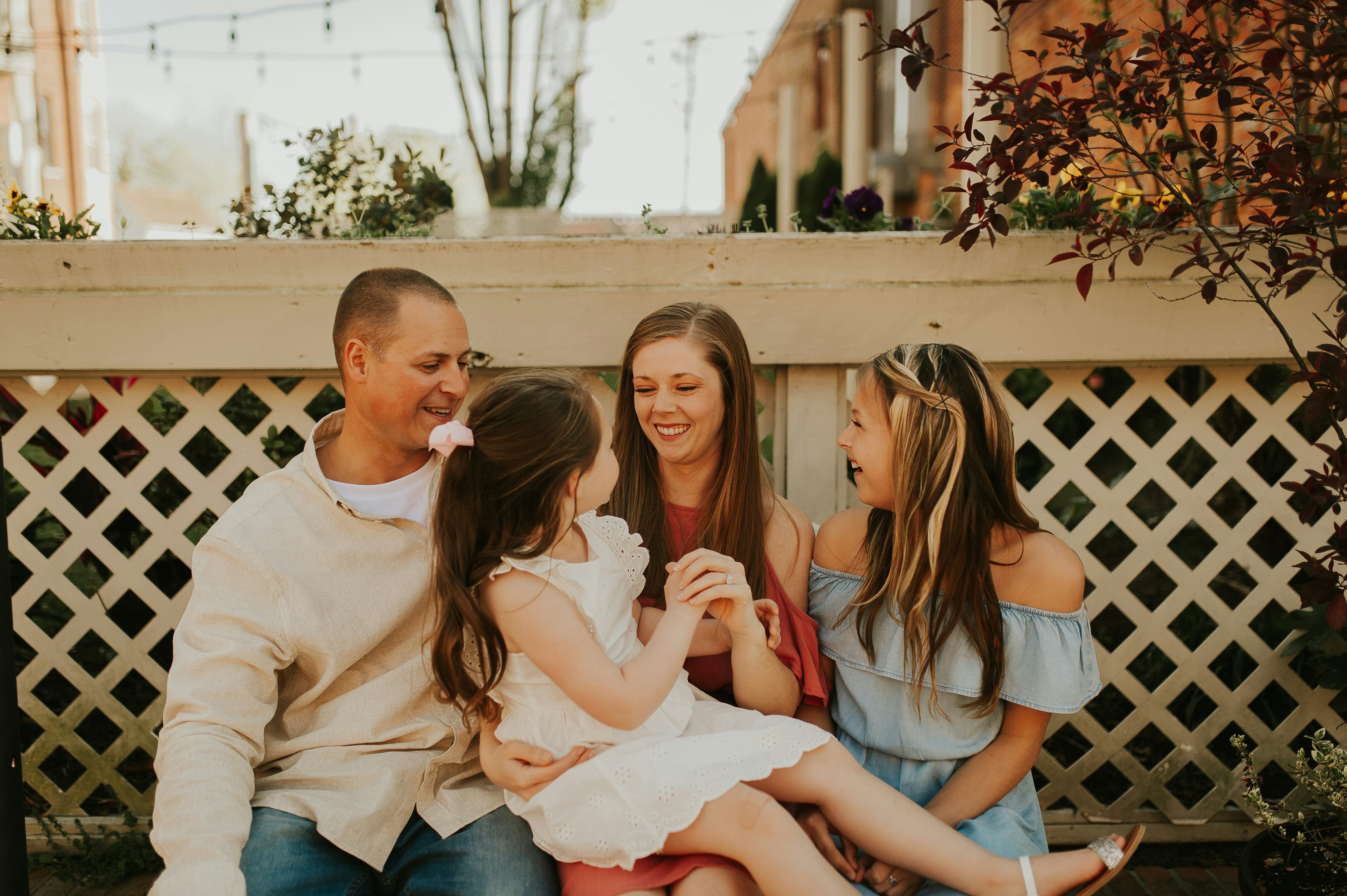 21 Engagement Photos With Kids, That Prove More Is More