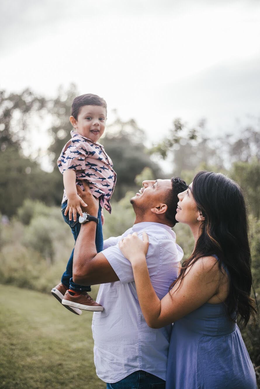 21 Engagement Photos With Kids, That Prove More Is More
