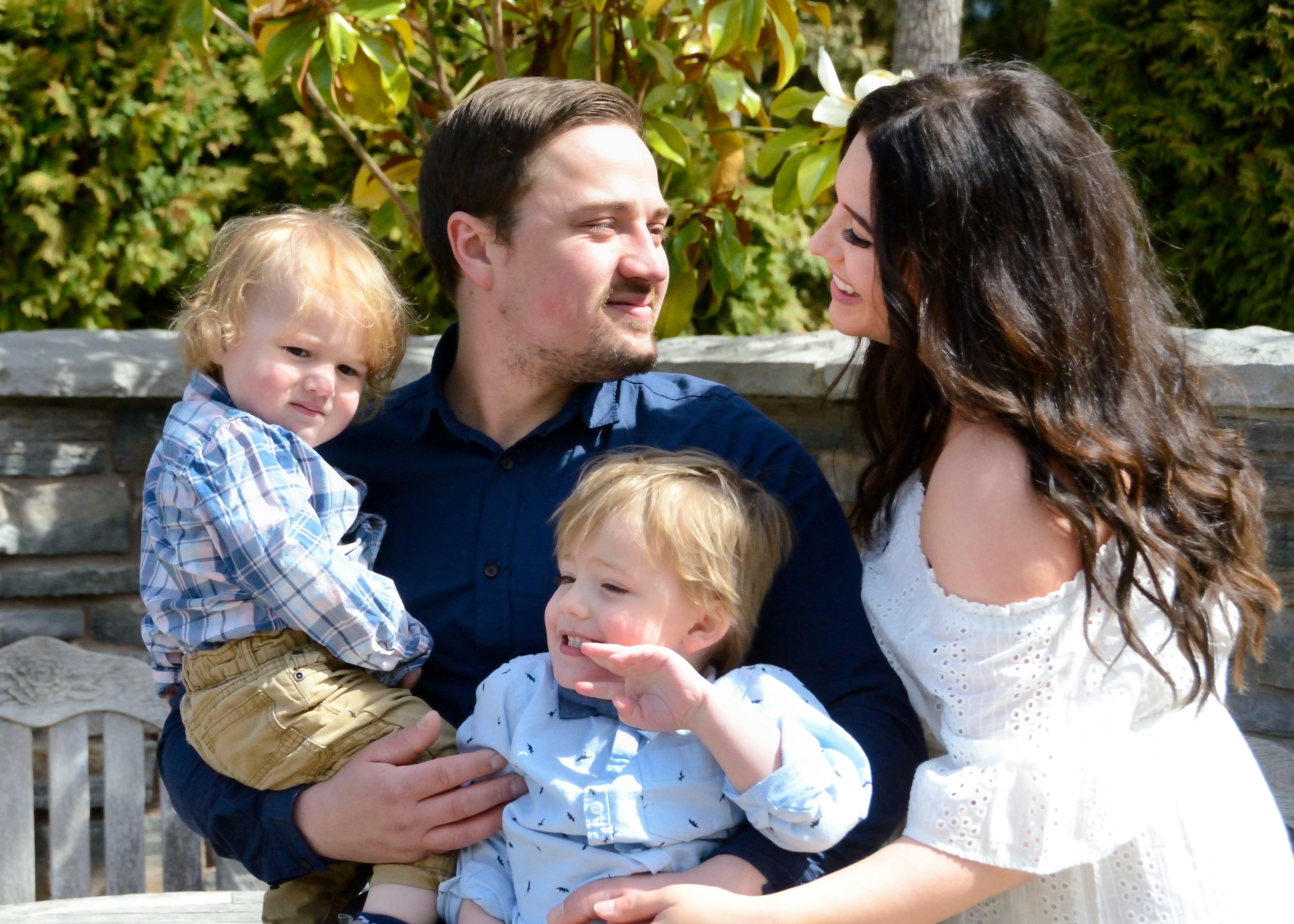 21 Engagement Photos With Kids, That Prove More Is More