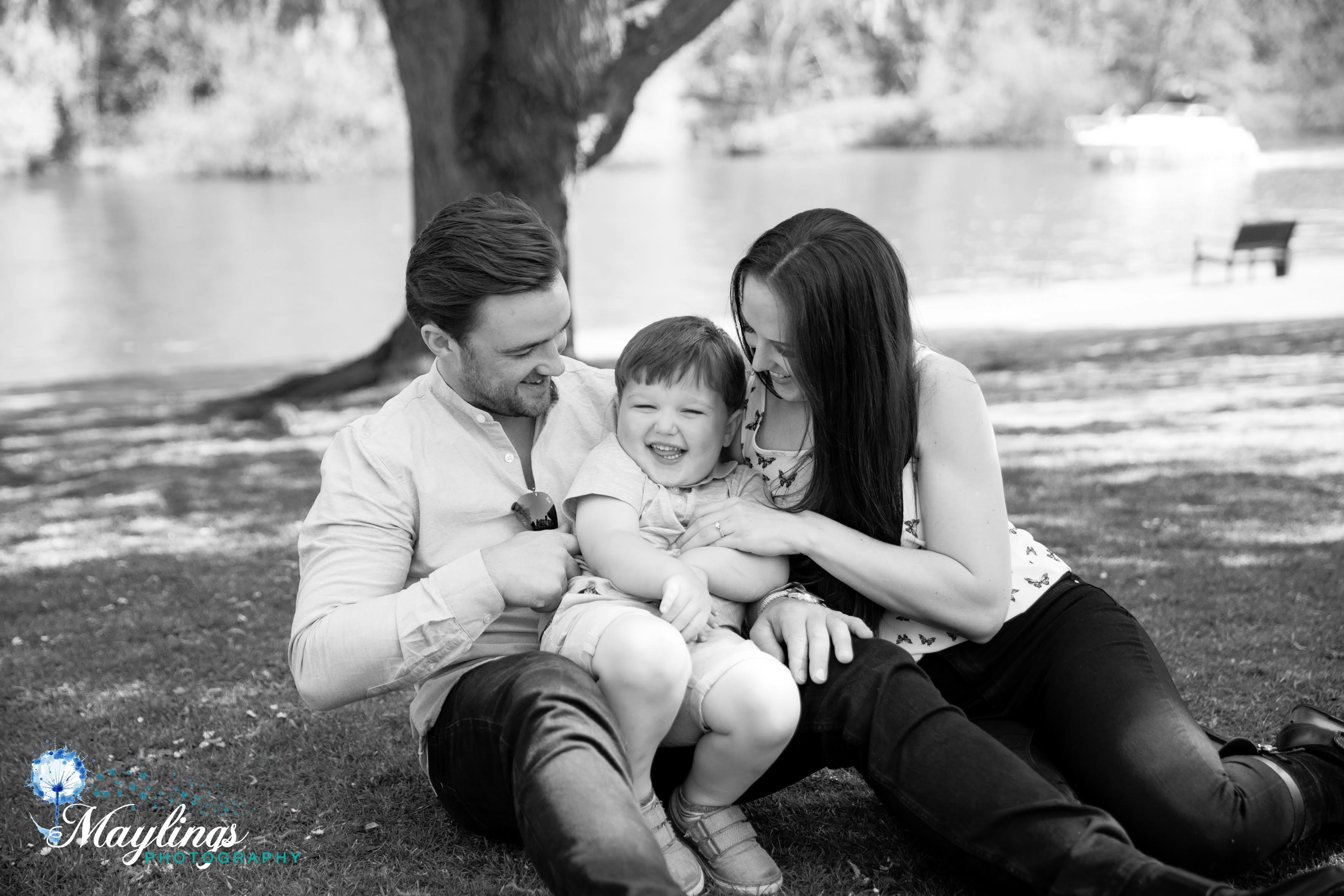 21 Engagement Photos With Kids, That Prove More Is More