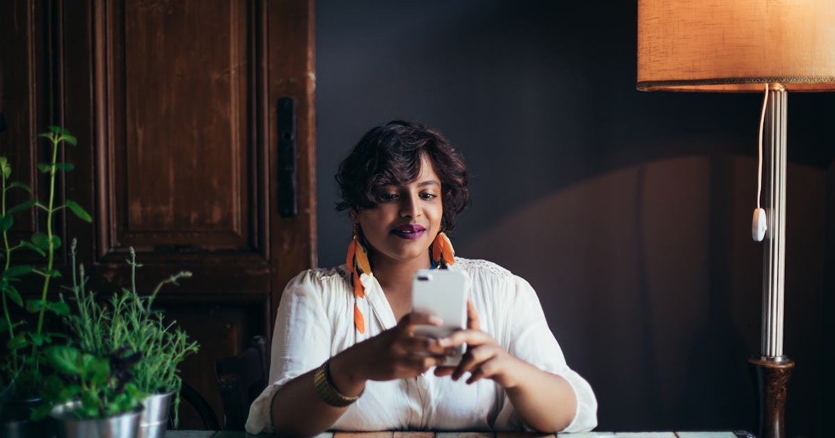 20 Sexts To Send Your Friend With Benefits That Are So Steamy Your Phone Screen Will Fog 20-sexts-to-send-your-friend-with-benefits-that-are-so-steamy-your-phone-screen-will-fog