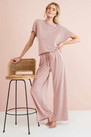 Best 9 Loungewear Pieces To Wear This Summer, Because Everyone's On ...