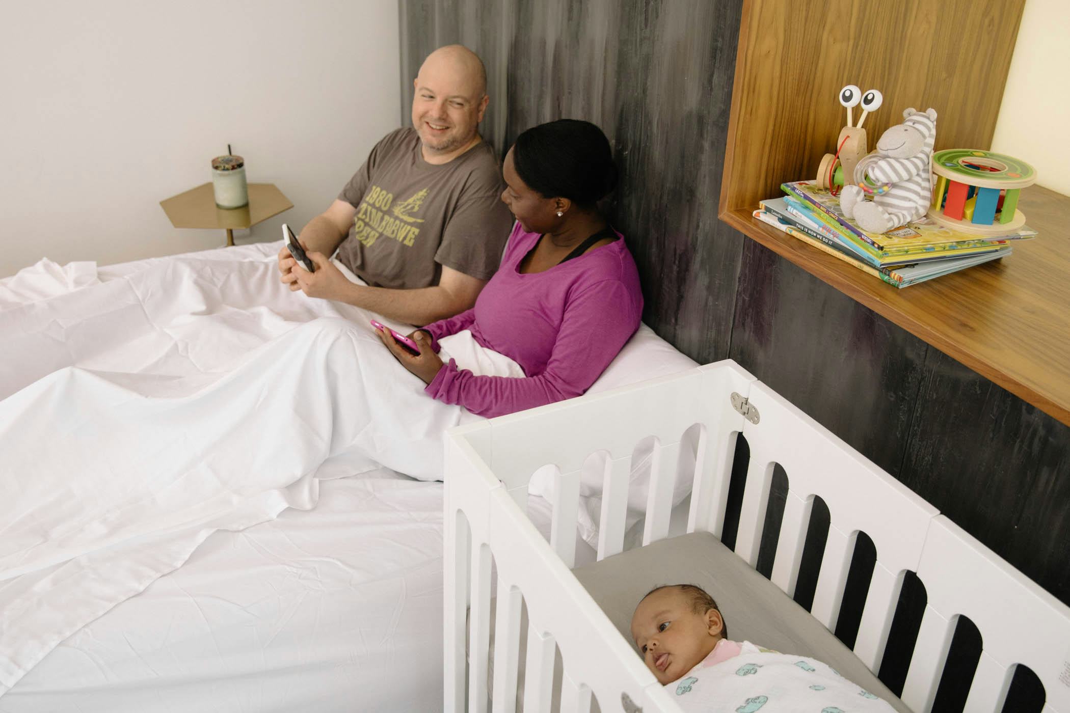 8 Ways Dads Can Help With Postpartum Anxiety, According To An Expert