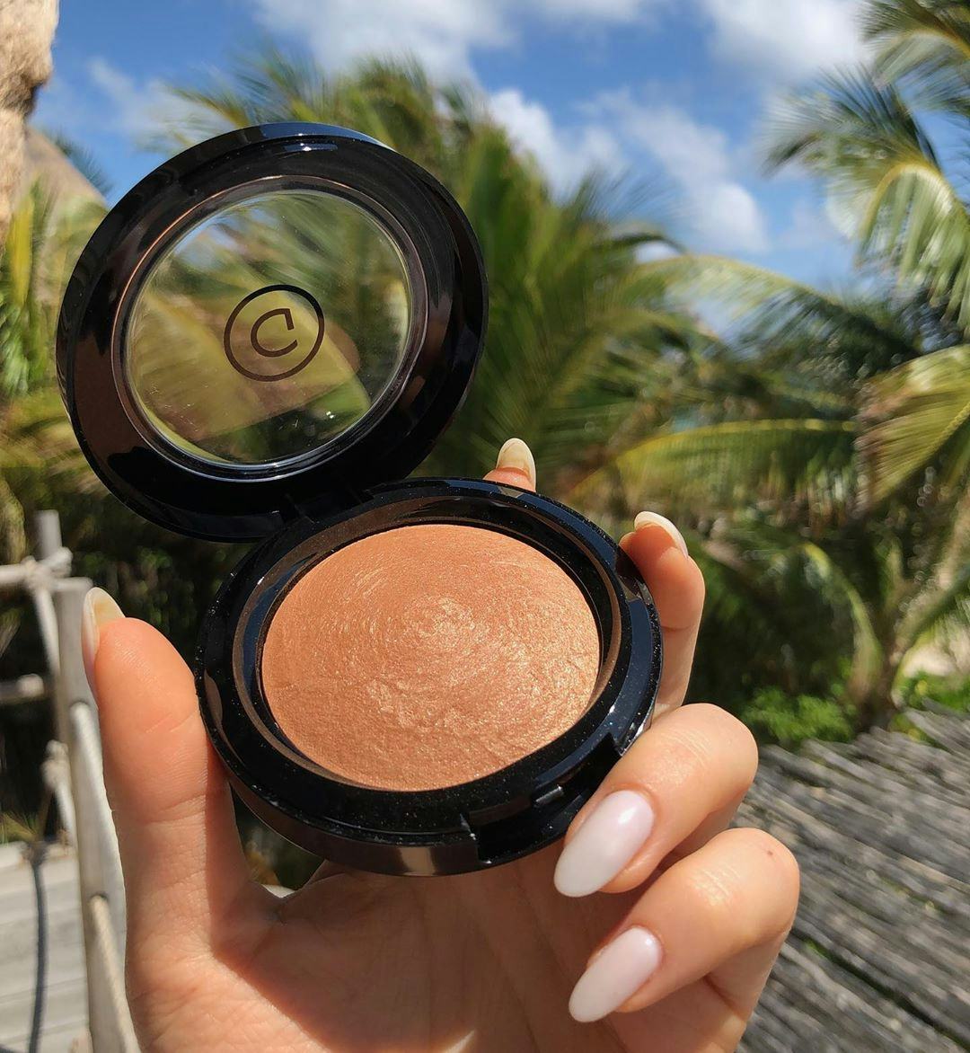 How To Wear Bronzer On Pale Skin (Without Making A Streaky Mess)
