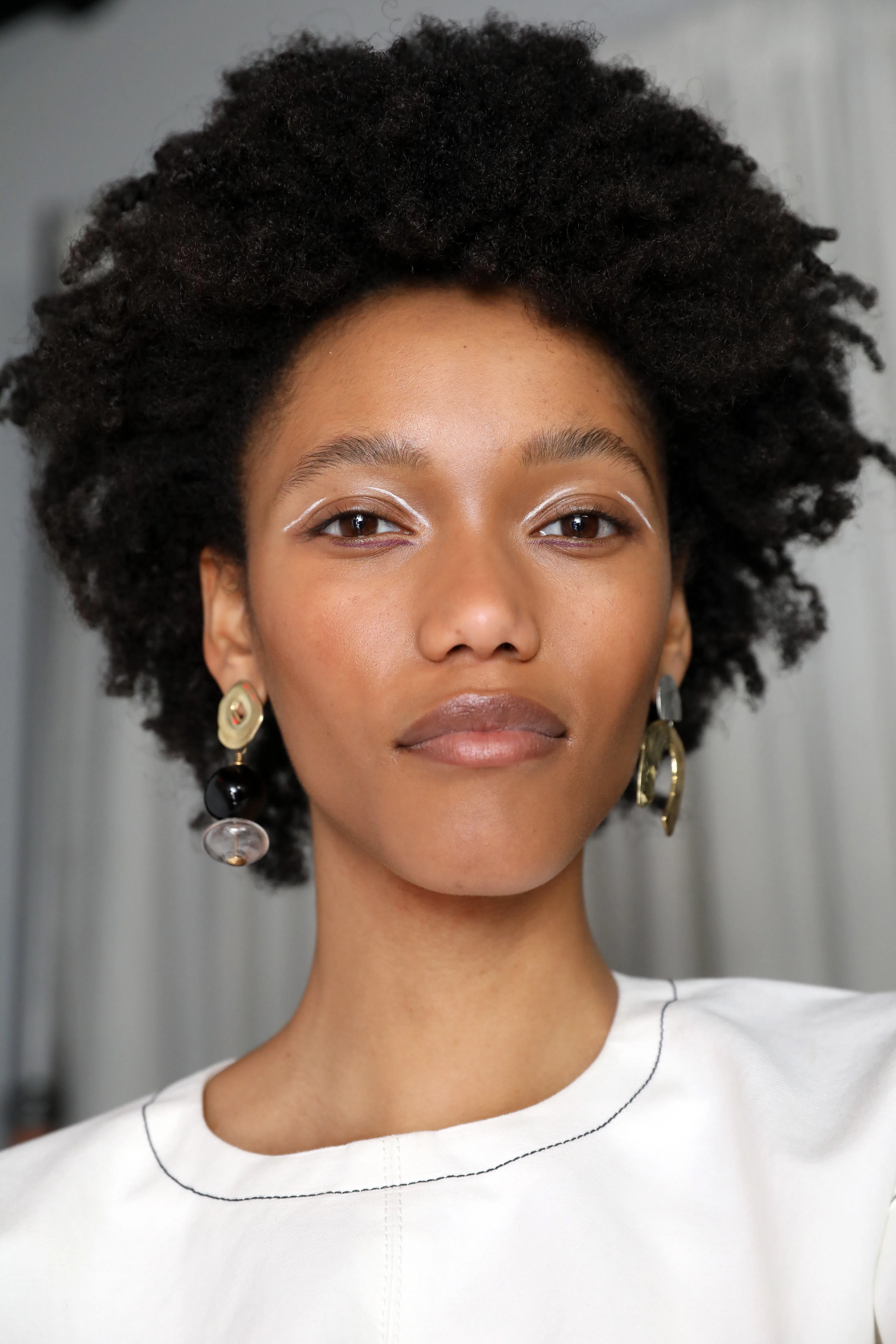 These Fall 2019 Makeup Trends Are Basically Straight Out Of HBO's ...