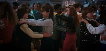 How Robin Coming Out In 'Stranger Things 3' Upends The Jock-Geek Rom ...