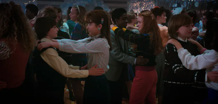 How Robin Coming Out In 'Stranger Things 3' Upends The Jock-Geek Rom ...
