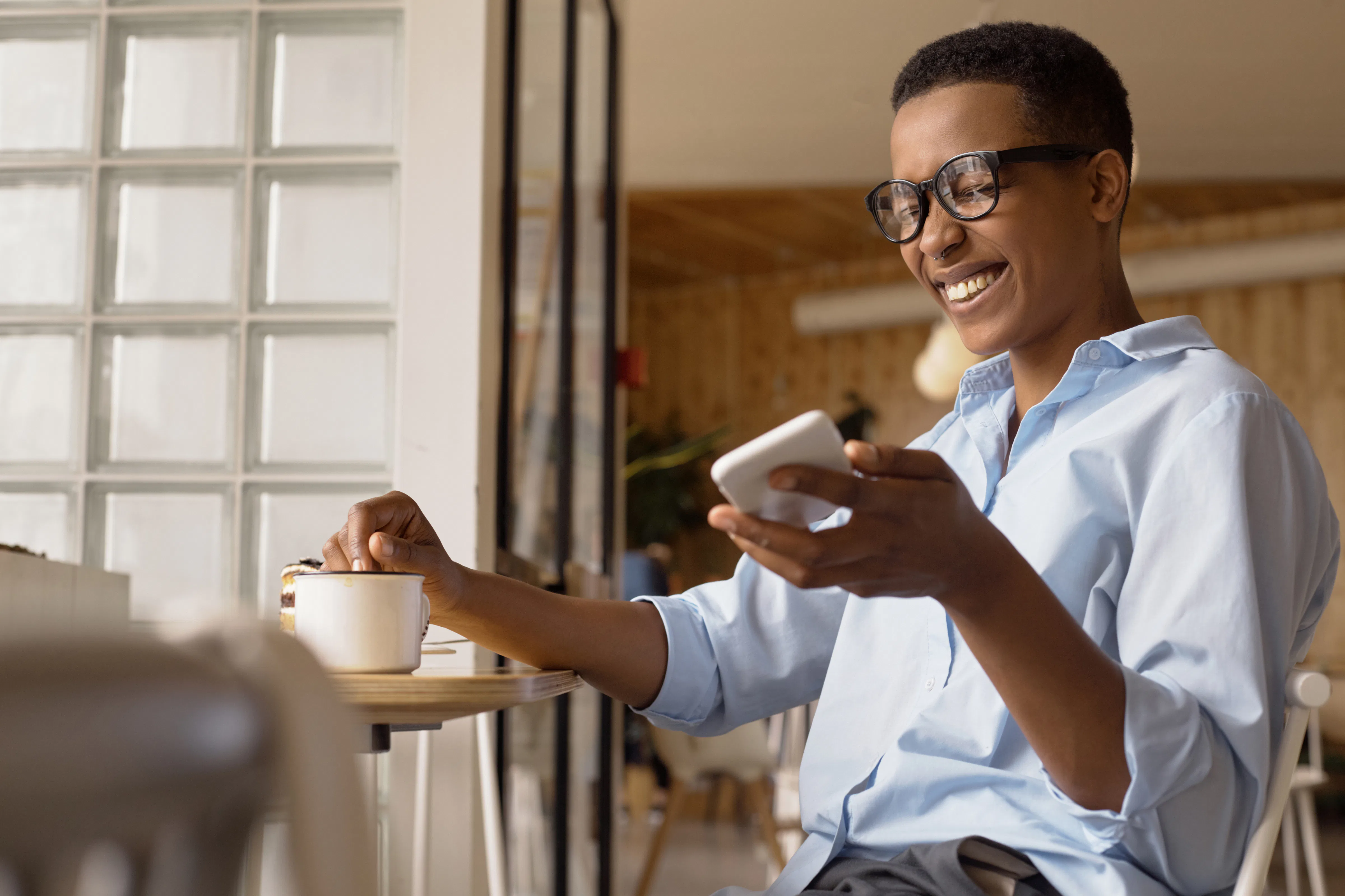 5 Texting Signals That Mean They Want To Ask You Out, So Save The Date