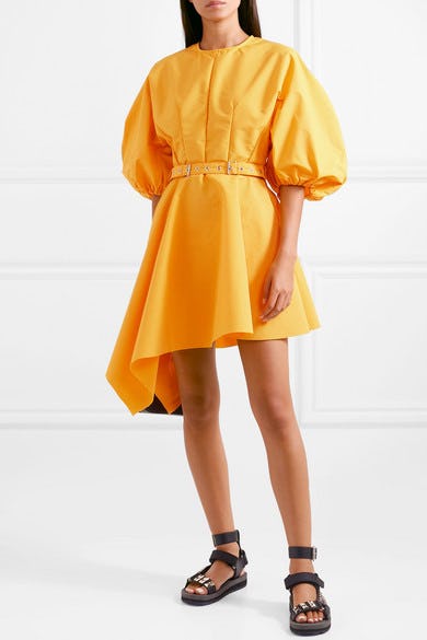 Alison Brie’s Yellow Dress Is A Fresh Take On The Utility Trend