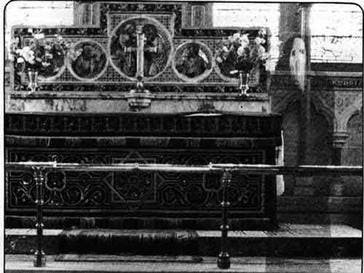 8 Famous Ghost Photographs From History That Are Still Spooky Today