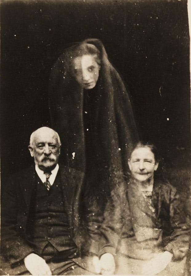 8 Famous Ghost Photographs From History That Are Still Spooky Today