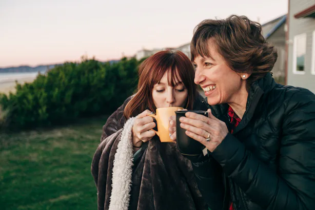 9 Signs You Should Set Boundaries With Your Mom, According To Experts