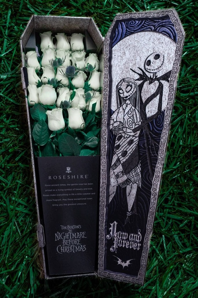 This 'Nightmare Before Christmas'-Themed Rose Bouquet Comes In A Tiny ...