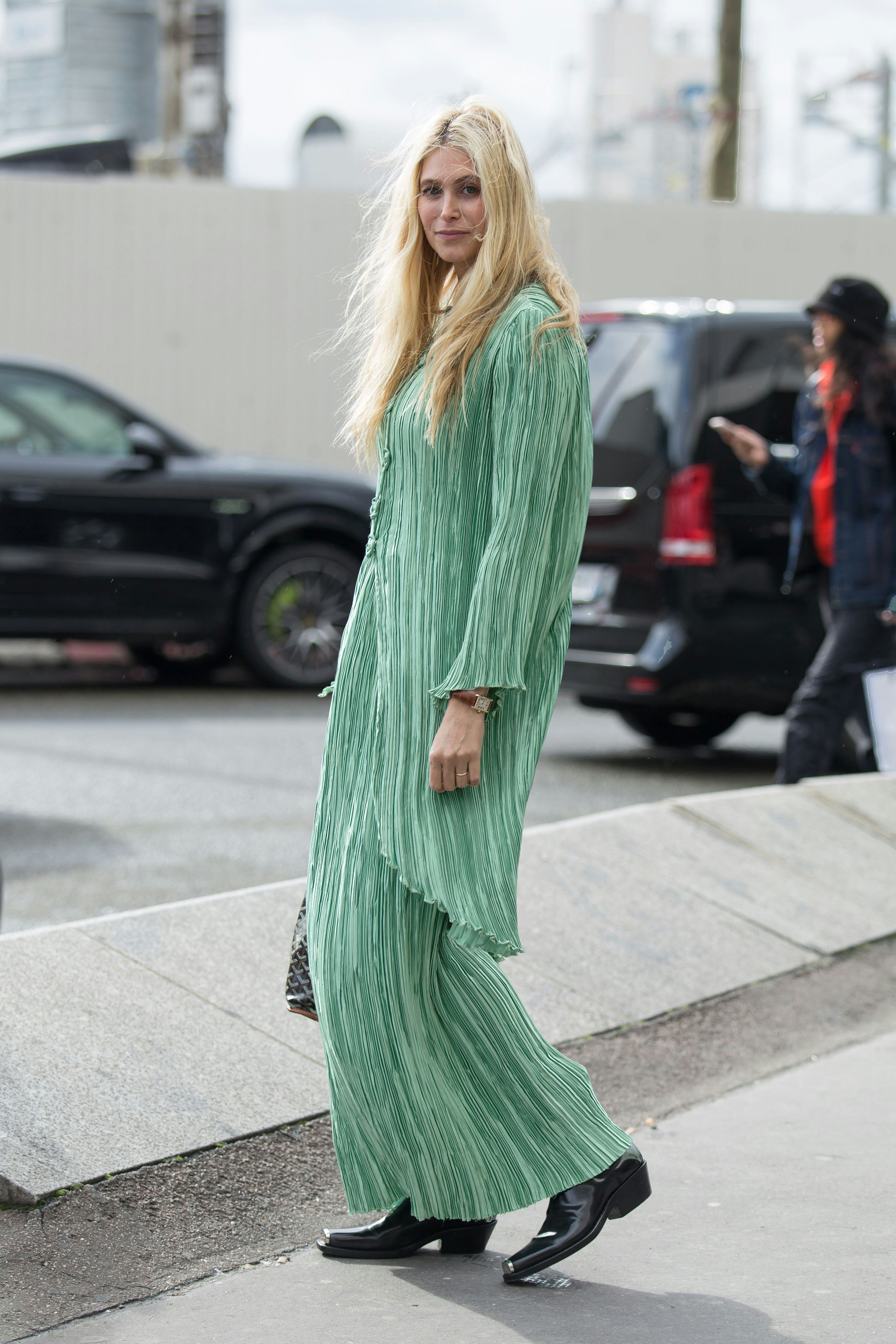 9 Monochrome Outfit Ideas For Fall That Look Effortlessly Luxe