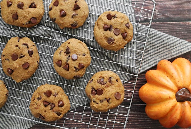 This Pumpkin Spice Chocolate Chip Cookie Recipe Will Pair Great With ...