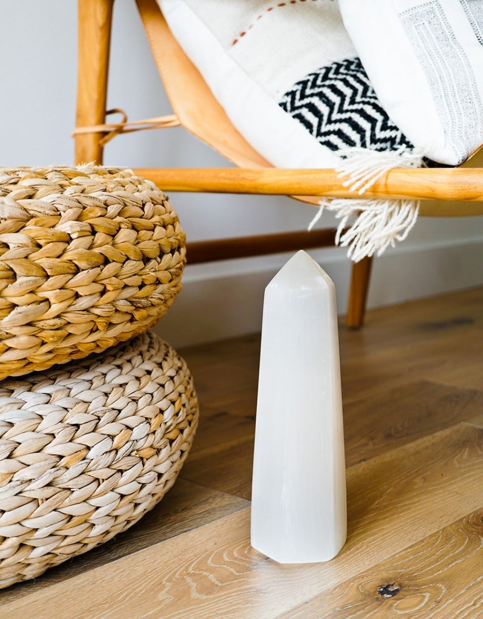 6 Ways To Avoid Being Haunted By Ghosts, According To Spiritual Mediums