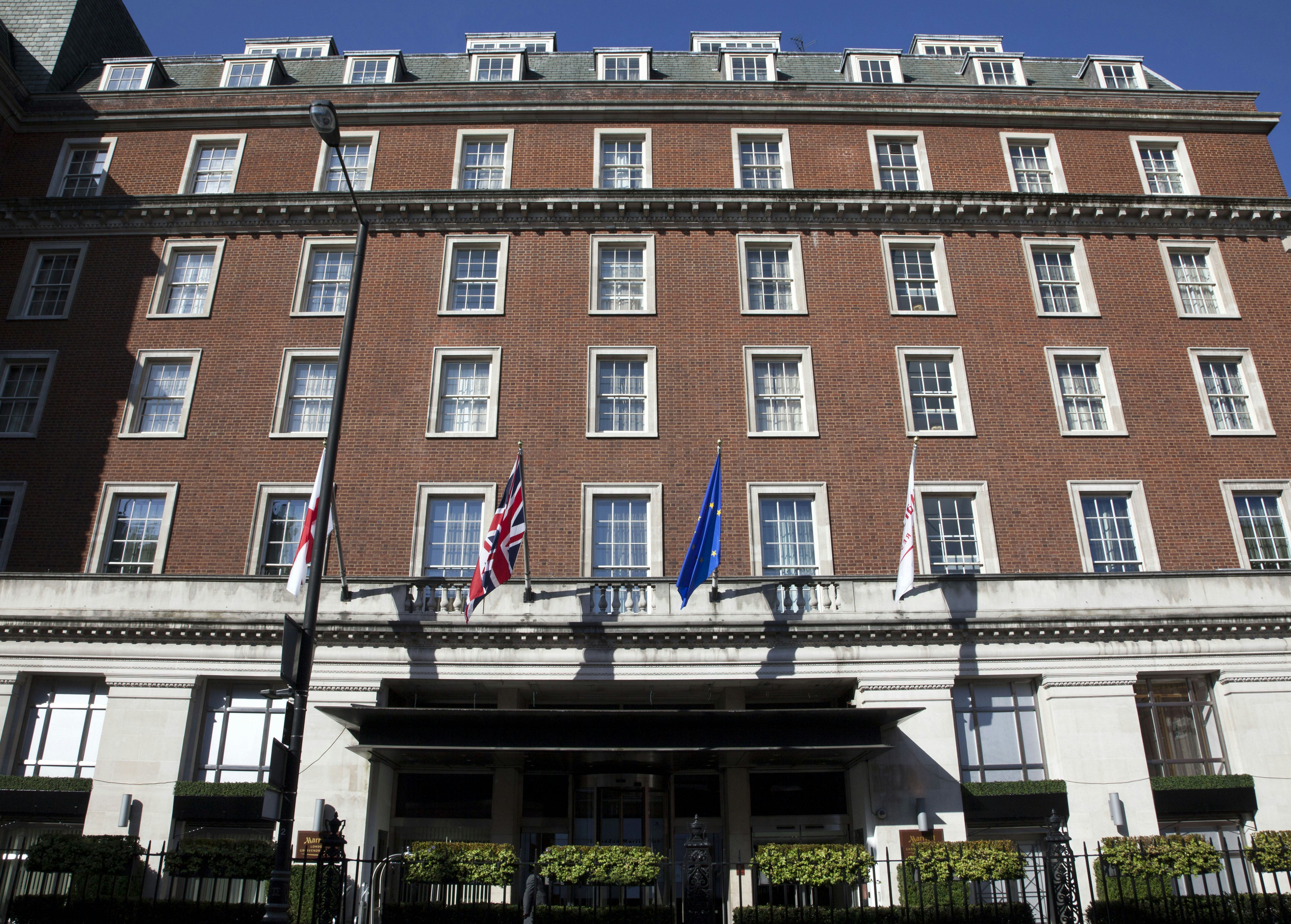 All The Locations The 'Friends' Cast Visited In London For "The One ...