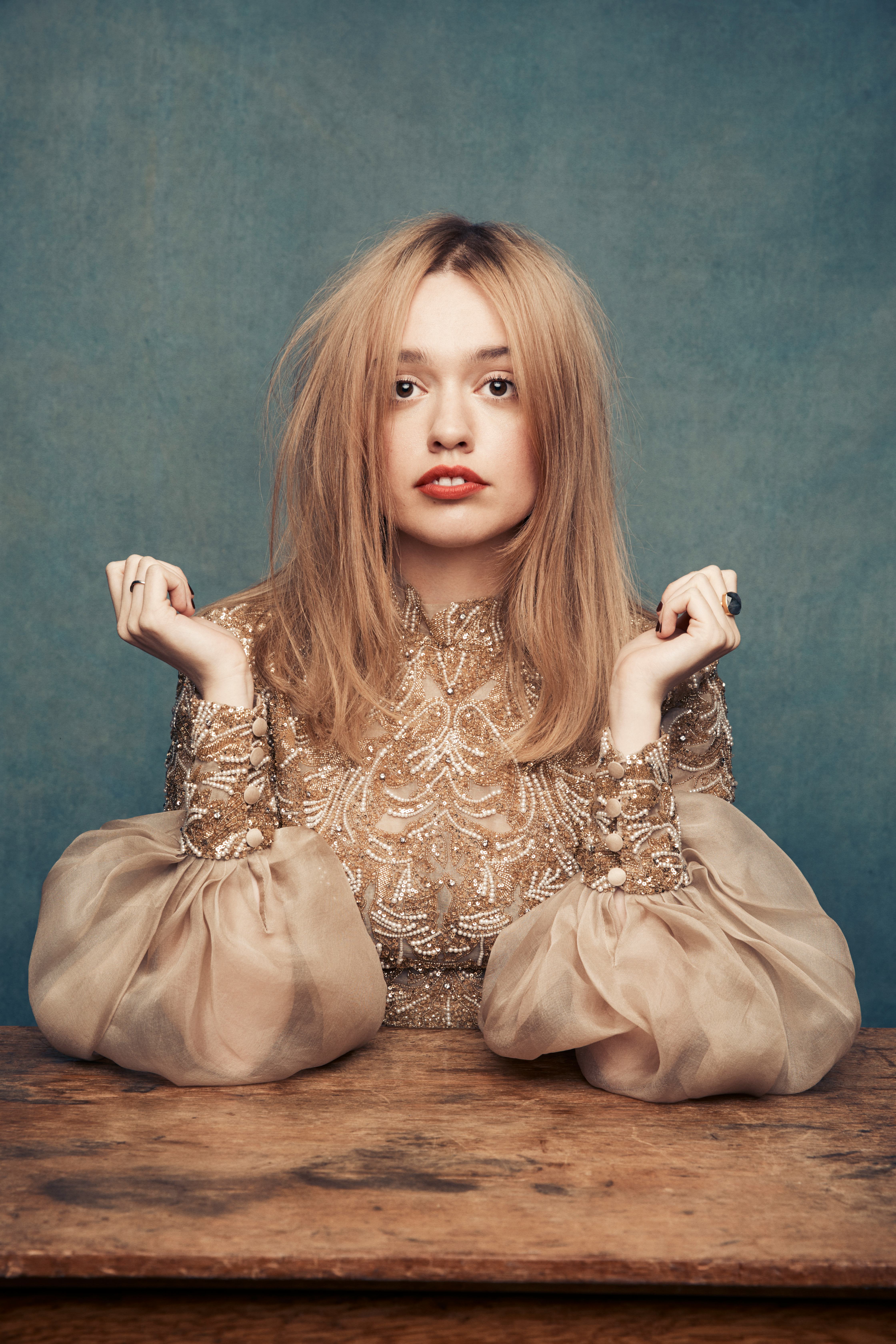 Aimee Lou Wood On Her Fave 'Sex Education' Scene & Why She Stans Her ...