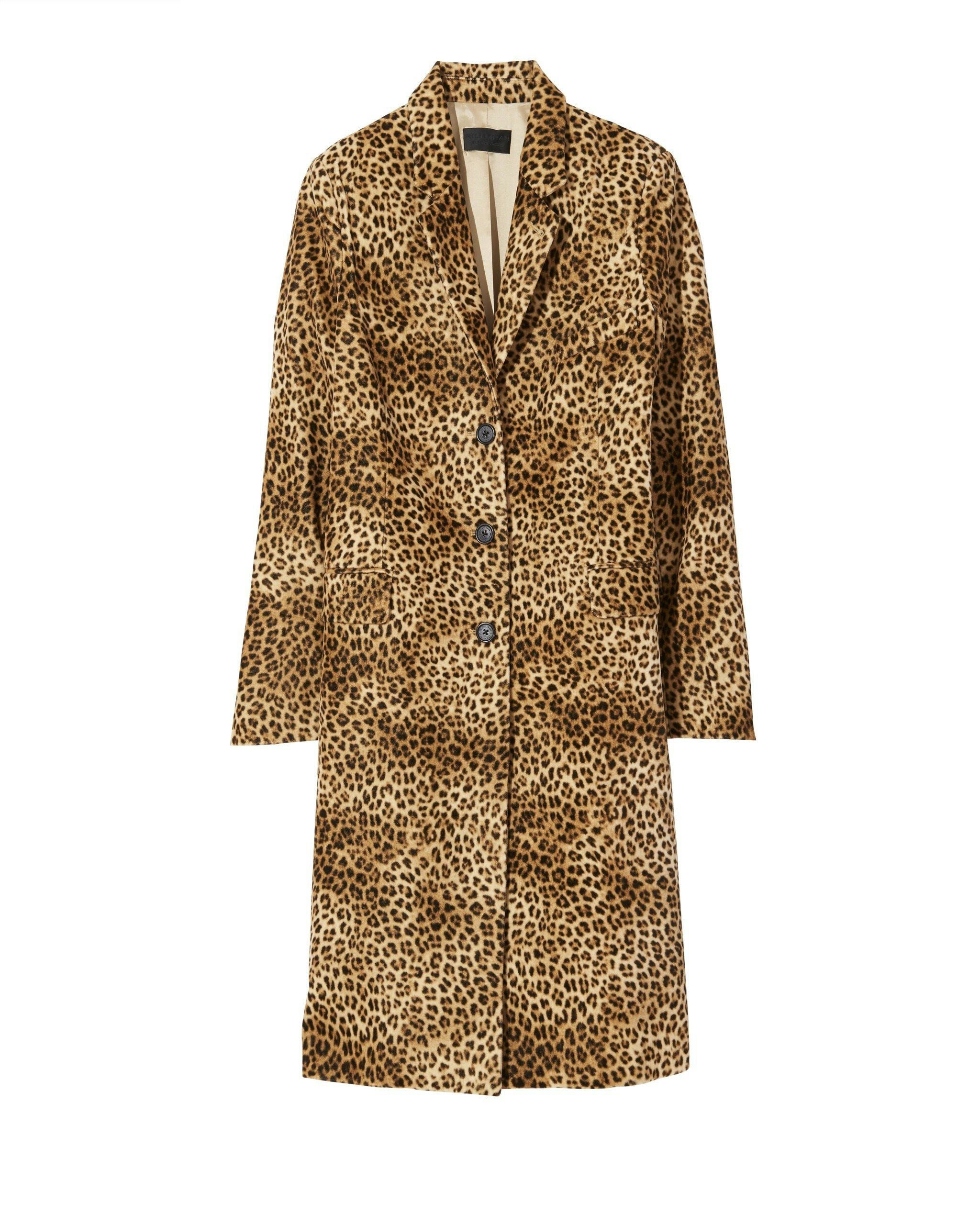 Anne Hathway's Leopard-Print Coat Proves *Exactly* Why It's A Must-Have ...