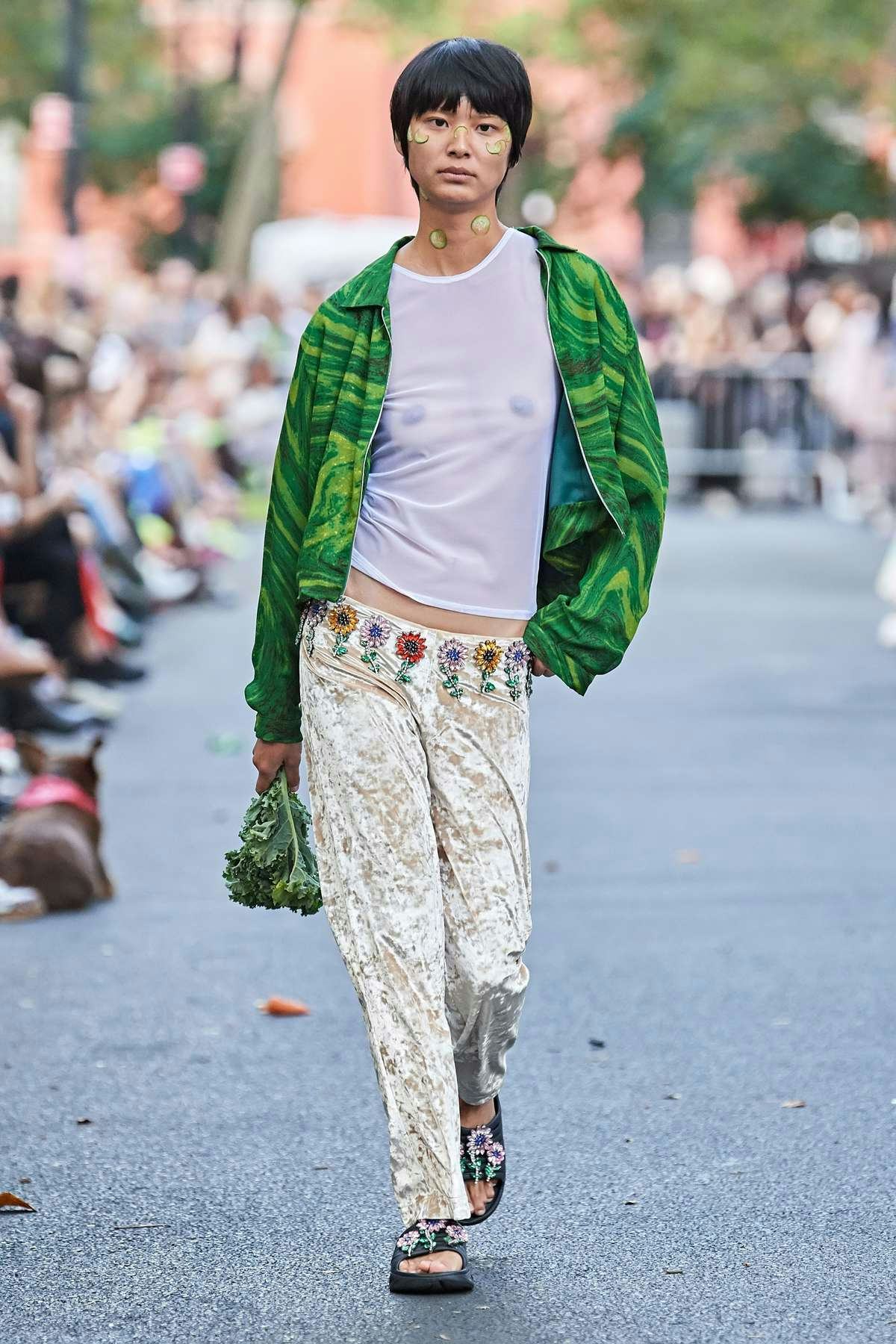 Low-Rise Pants Are Back On Trend In 2020 (Yes, Really)