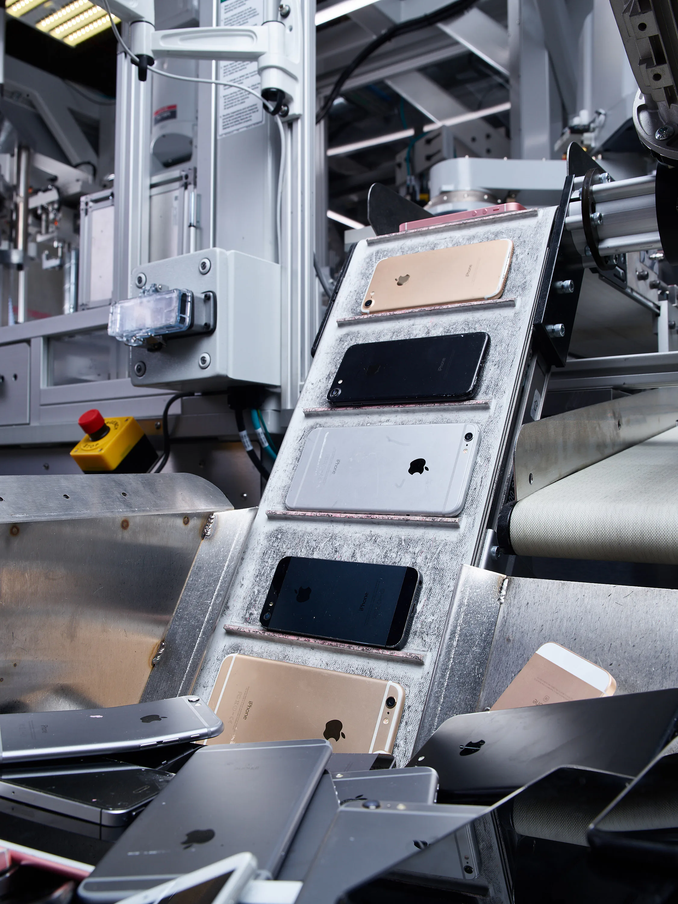 Here’s How Apple Recycles Old iPhones Into New Models By Using Actual ...