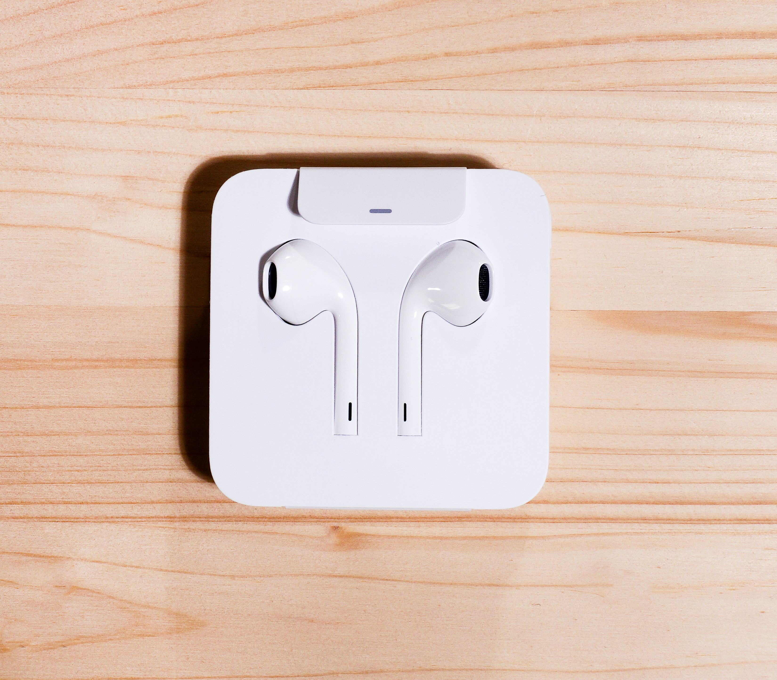 Should Twitter and Facebook ban questionable stories? / Why your iPhone ...