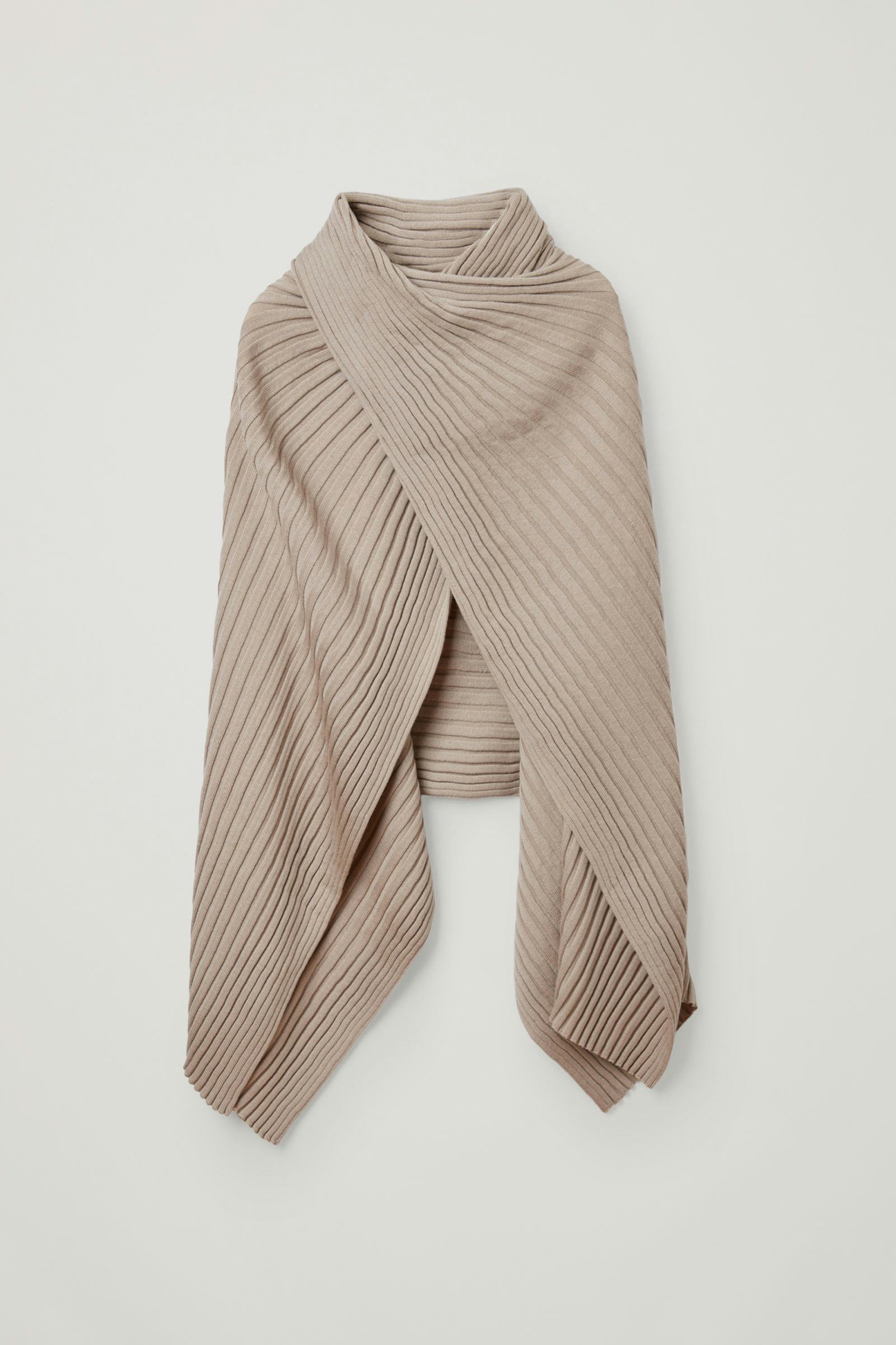 11 Chic Blanket Shawls For Outdoor Dining During COVID-19