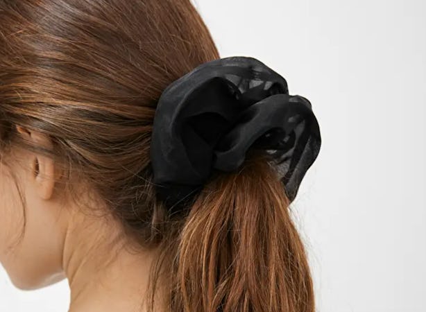 How To Wear A Scrunchie In 2020 & Beyond