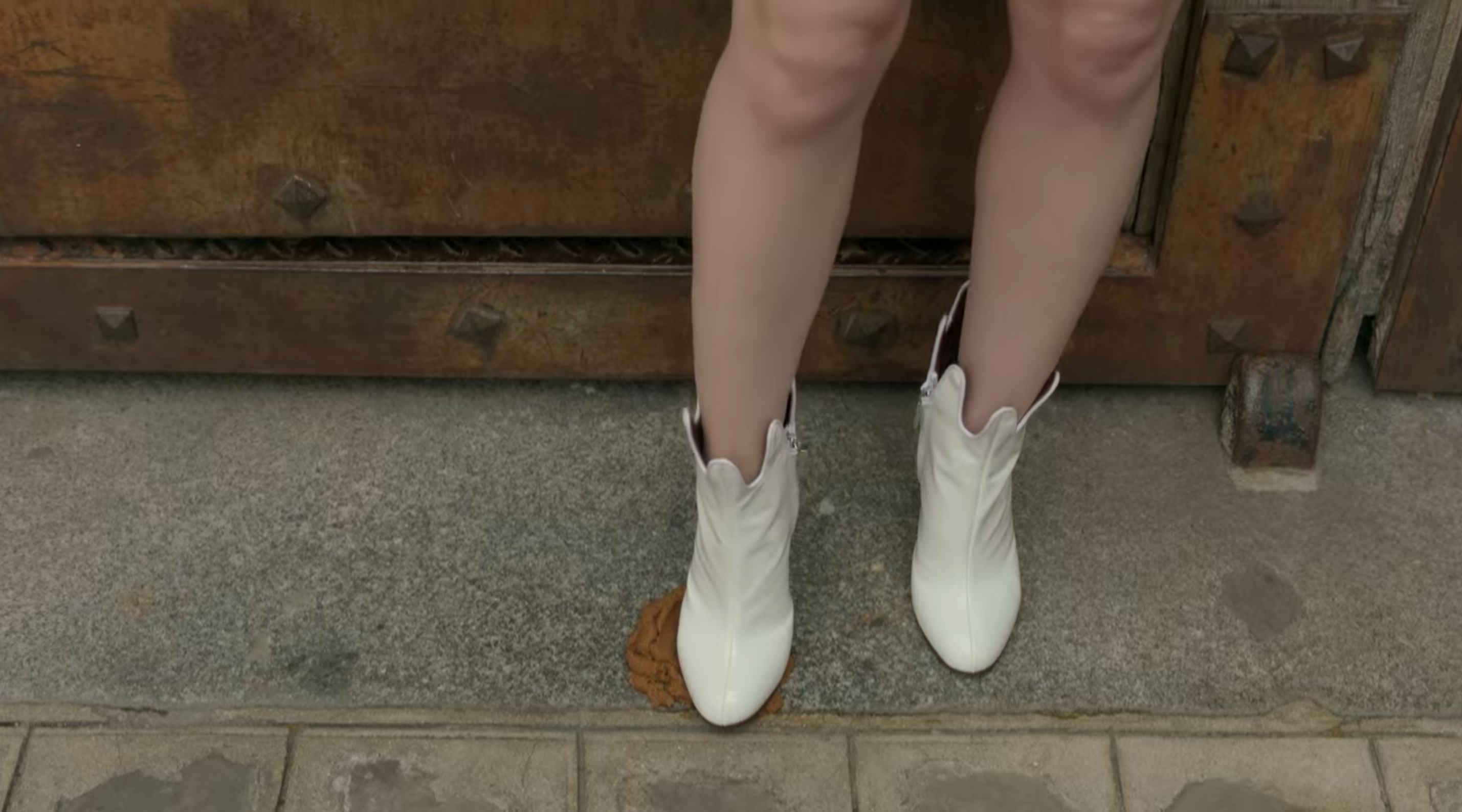 5 Times 'Emily In Paris' Got It Right By Letting Emily Fail