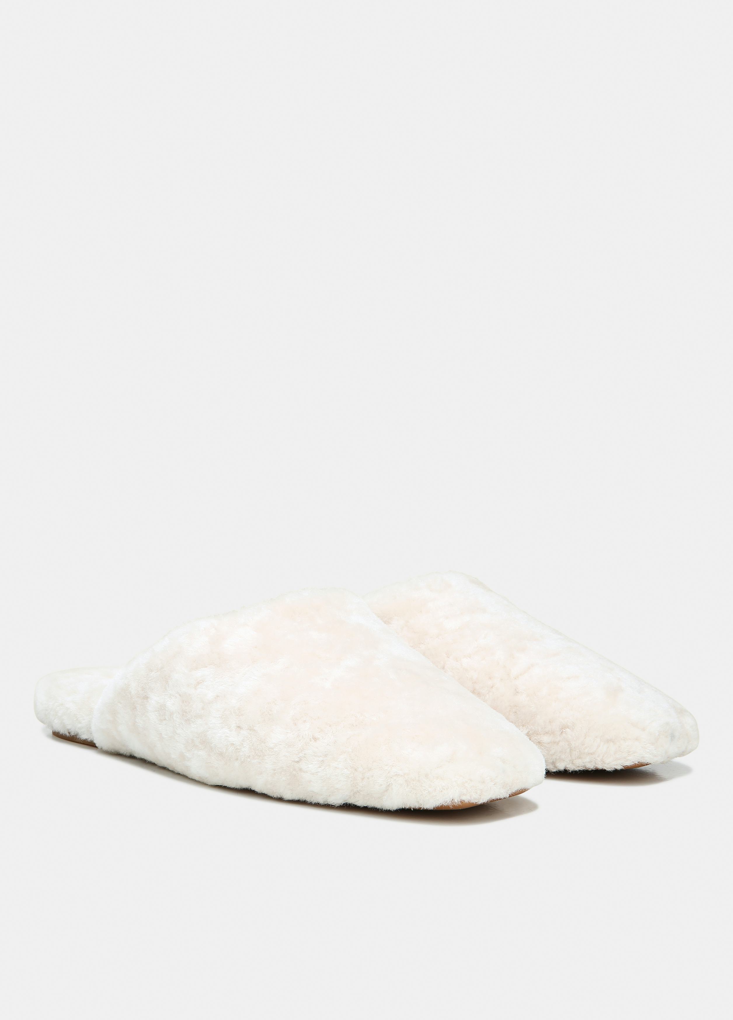 3 Furry Slipper Trends Fashion Girls Will Wear Indoors All Winter