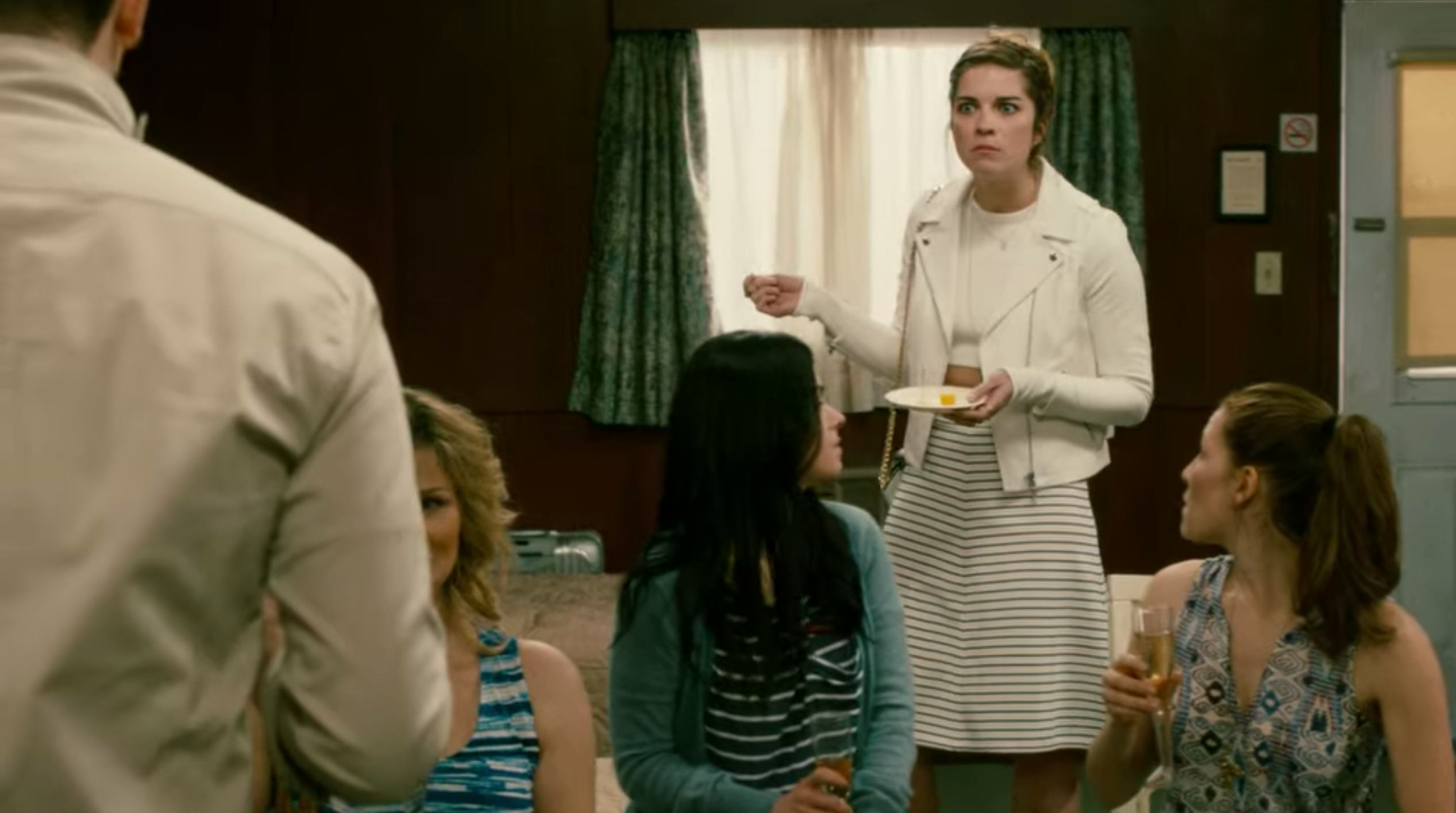 7 Best 'Schitt's Creek' David & Alexis Moments To Recreate On Insta ...