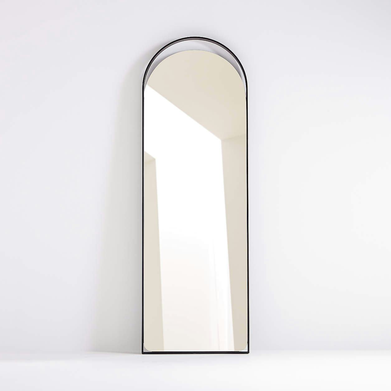 The Arched Mirror Trend Will Instantly Soften Your Space, According to ...
