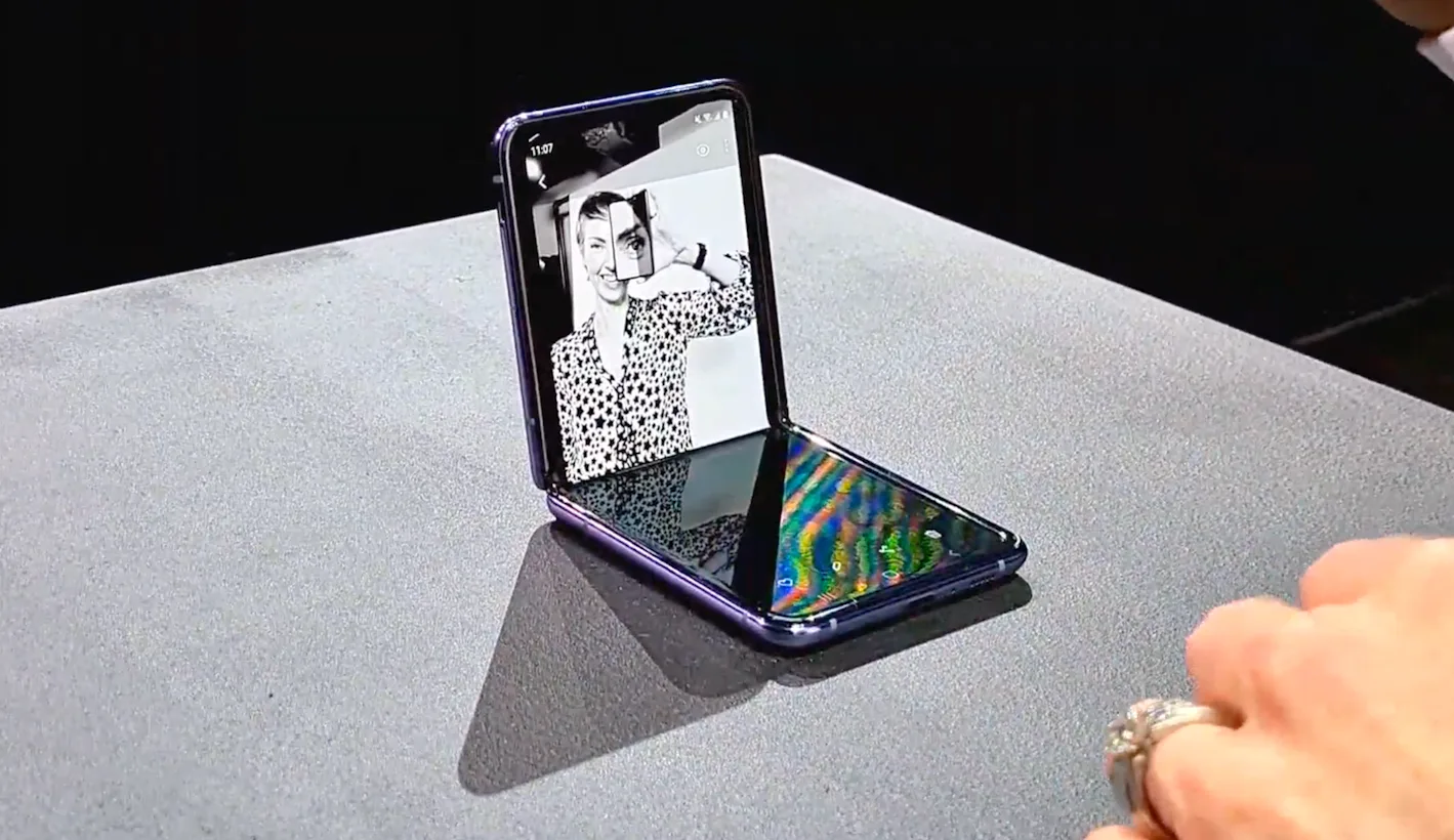 Samsung announces Galaxy Z Flip with the world's first foldable glass ...