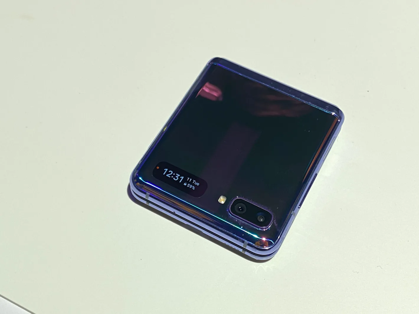 Samsung announces Galaxy Z Flip with the world's first foldable glass ...
