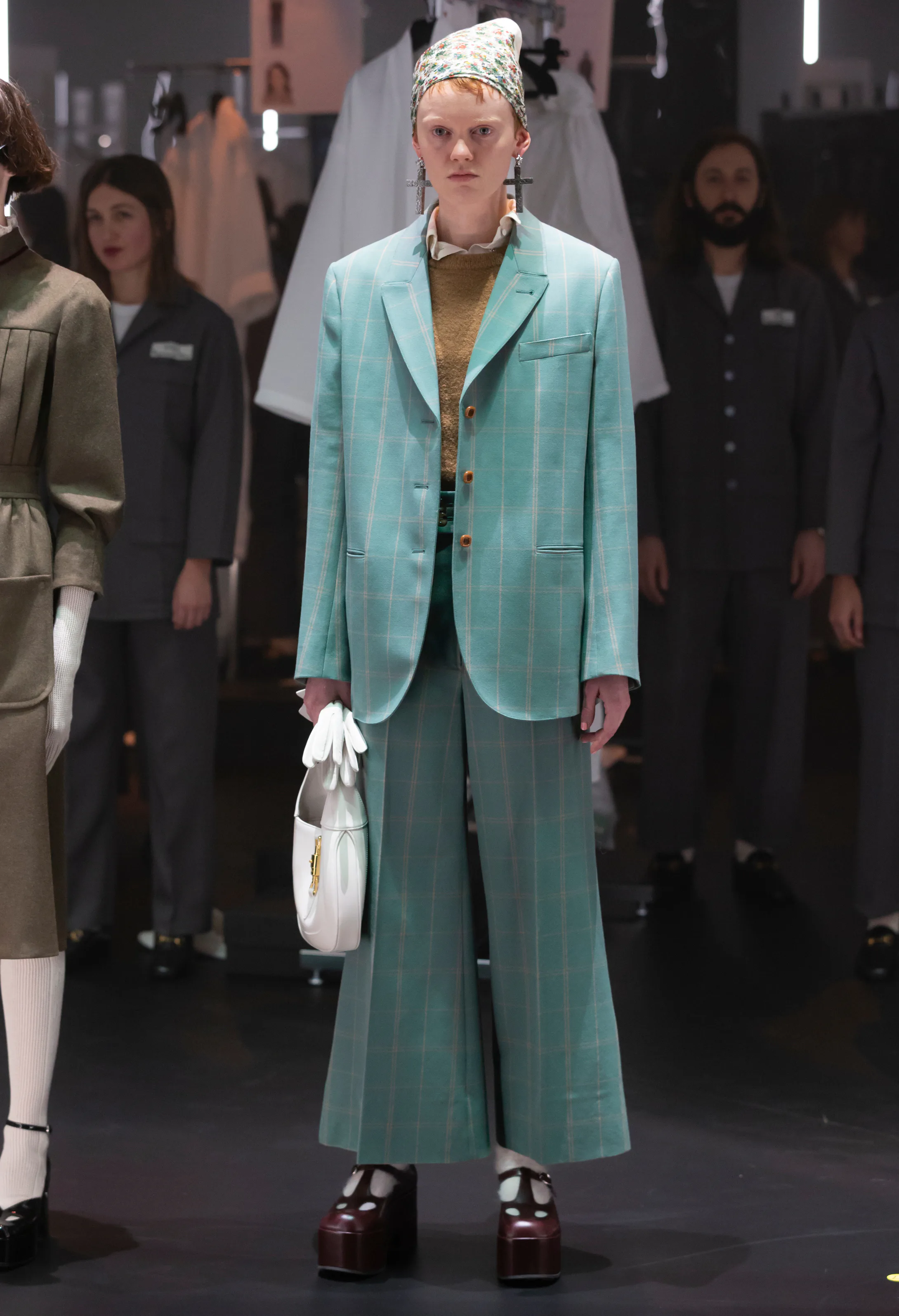 Gucci's Fall/Winter 2020 Runway Show Let Everyone In On This Backstage ...