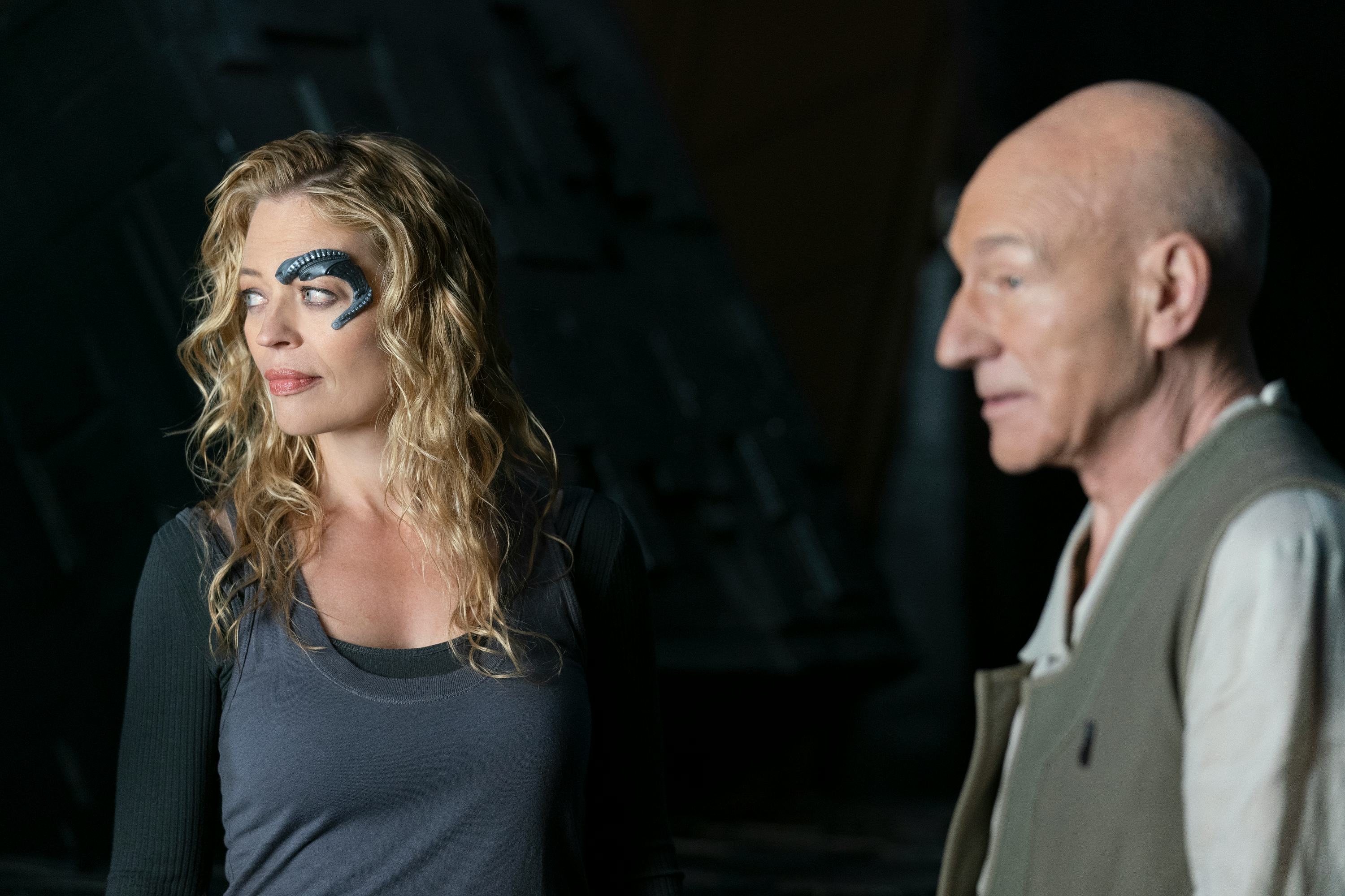 'Picard' finale succeeds in 1 triumphant way 'Rise of Skywalker' fails