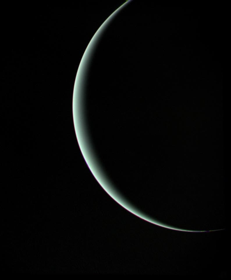 A new look at Voyager’s Uranus flyby reveals something unusual about ...
