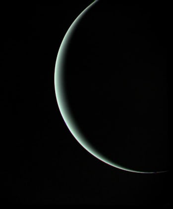 A new look at Voyager’s Uranus flyby reveals something unusual about ...