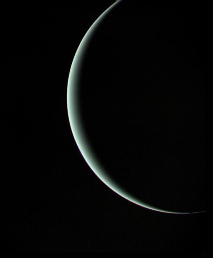 A new look at Voyager’s Uranus flyby reveals something unusual about ...