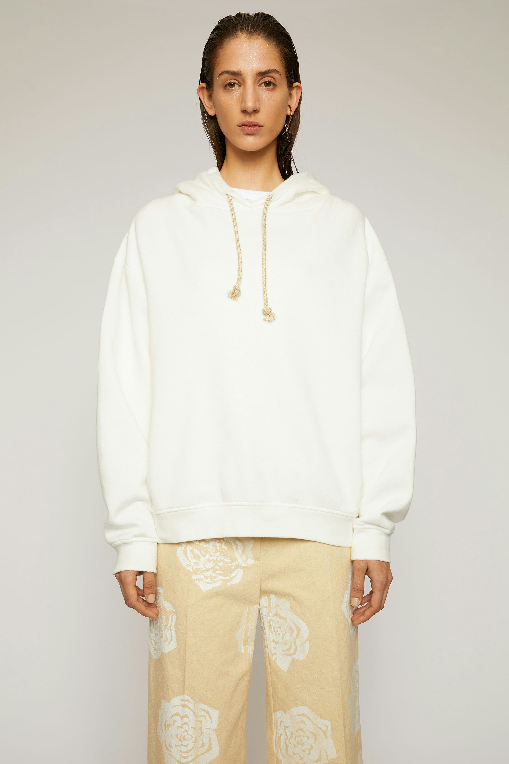 How To Style Comfy Clothes, According To 9 Fashion Stylists