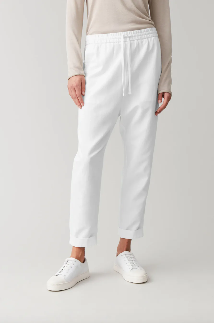 How To Style Comfy Clothes, According To 9 Fashion Stylists