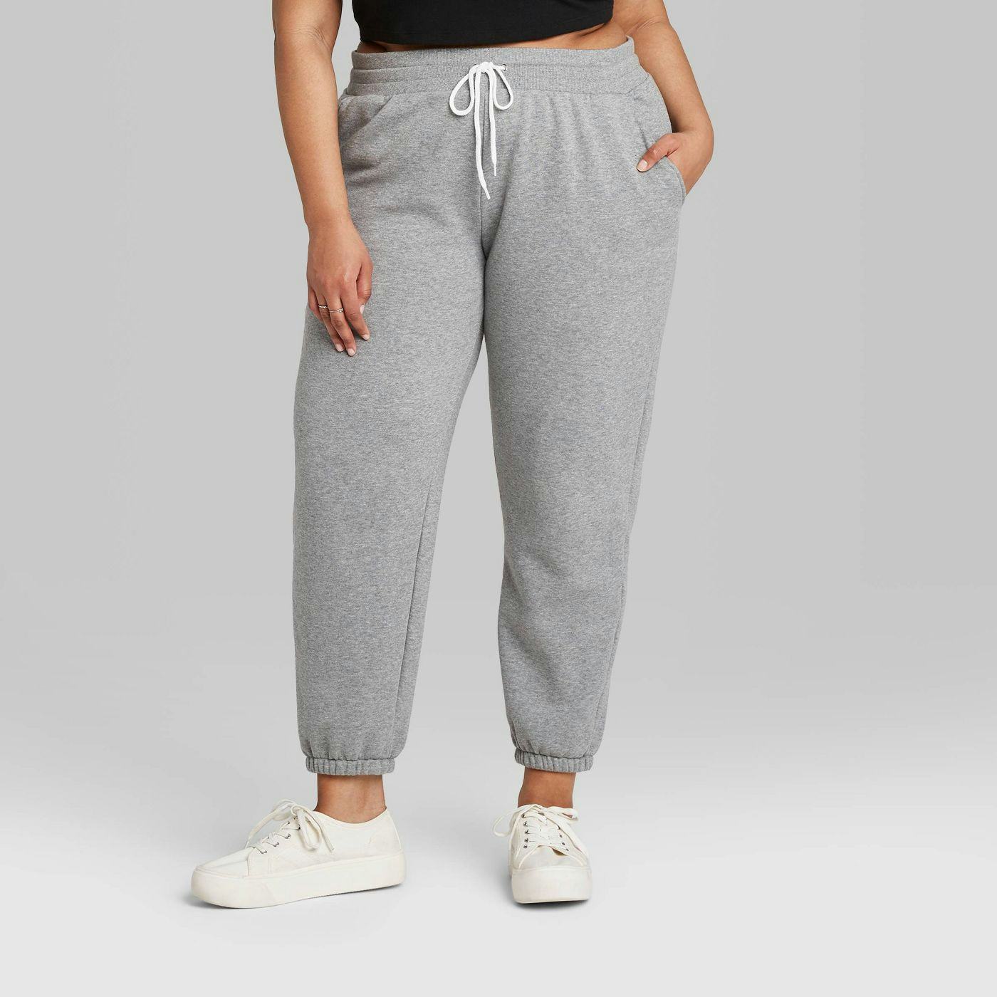 16 Stylish Sweatpants Outfits That Make Getting Dressed Easy