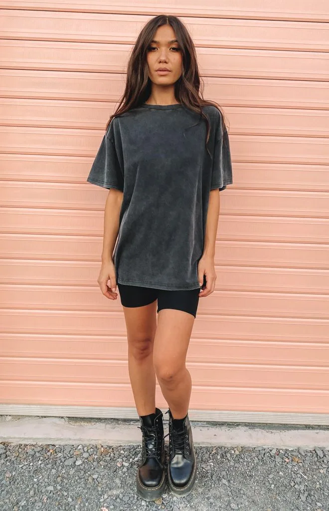 14 Oversized Tees That Cool Girls Are Wearing Right Now
